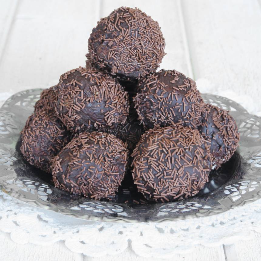 Chokladdoppade kokosbollar med strössel - Lindas Bakskola & Matskola