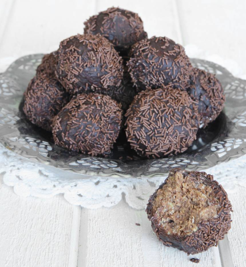 Chokladdoppade kokosbollar med strössel - Lindas Bakskola & Matskola